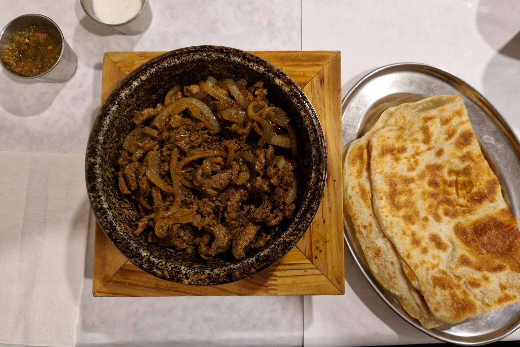 Mazbi Montréal : une immersion au cœur de la cuisine yéménite - trois ...